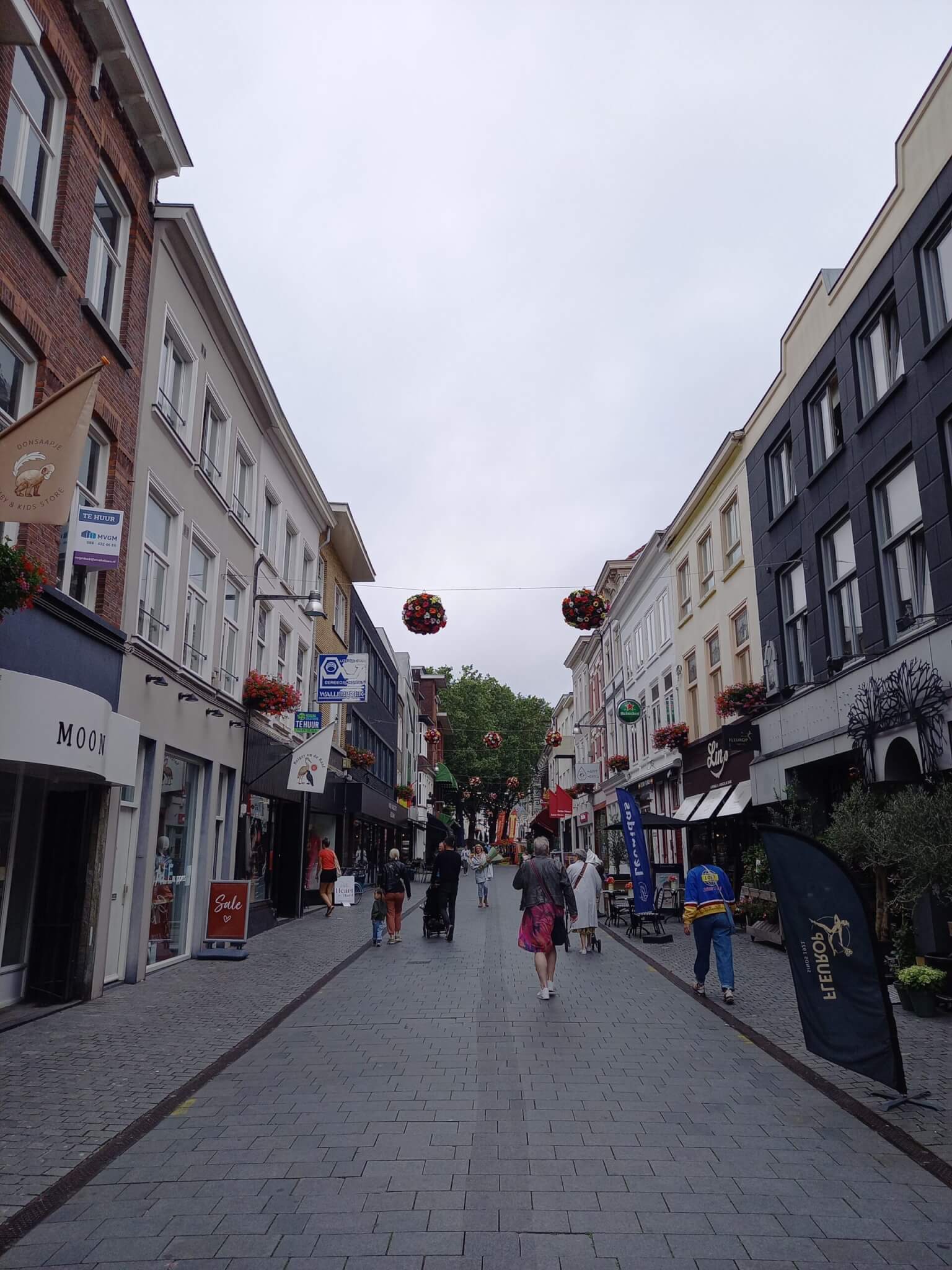 BREDA- STREETART TRIFFT HISTORISCHES - NORDISCHES REISEFIEBER