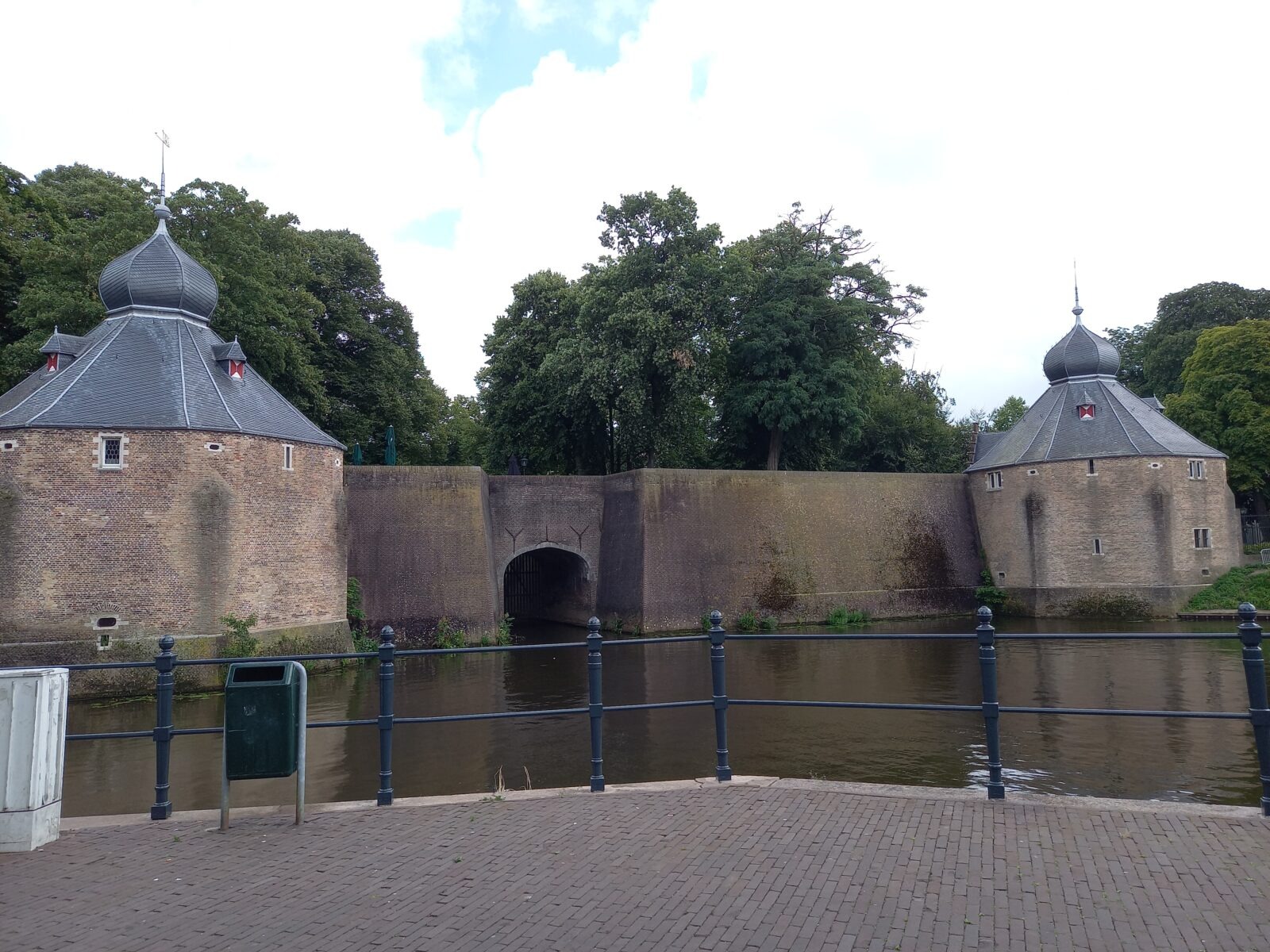 BREDA- STREETART TRIFFT HISTORISCHES - NORDISCHES REISEFIEBER