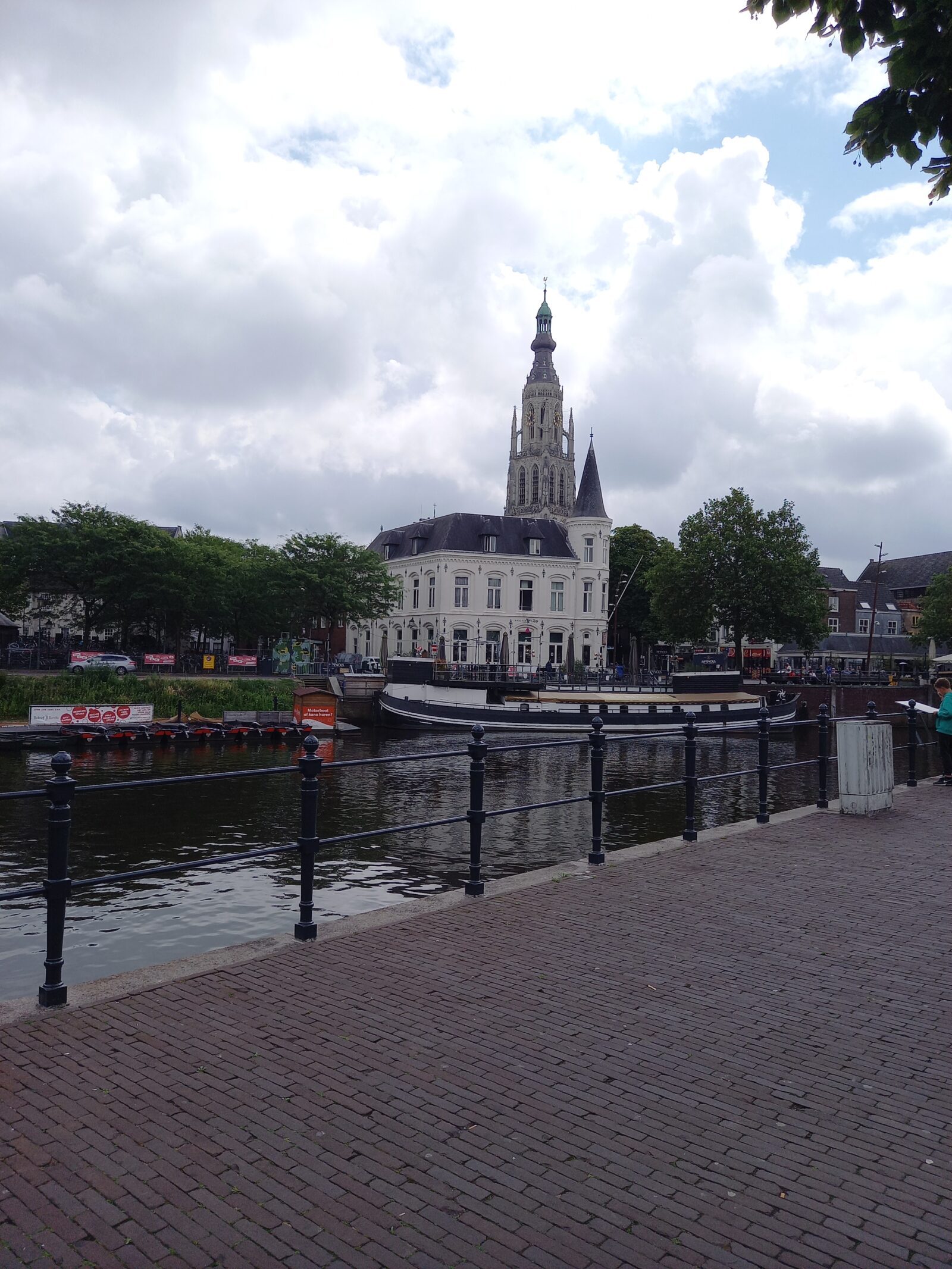 BREDA- STREETART TRIFFT HISTORISCHES - NORDISCHES REISEFIEBER