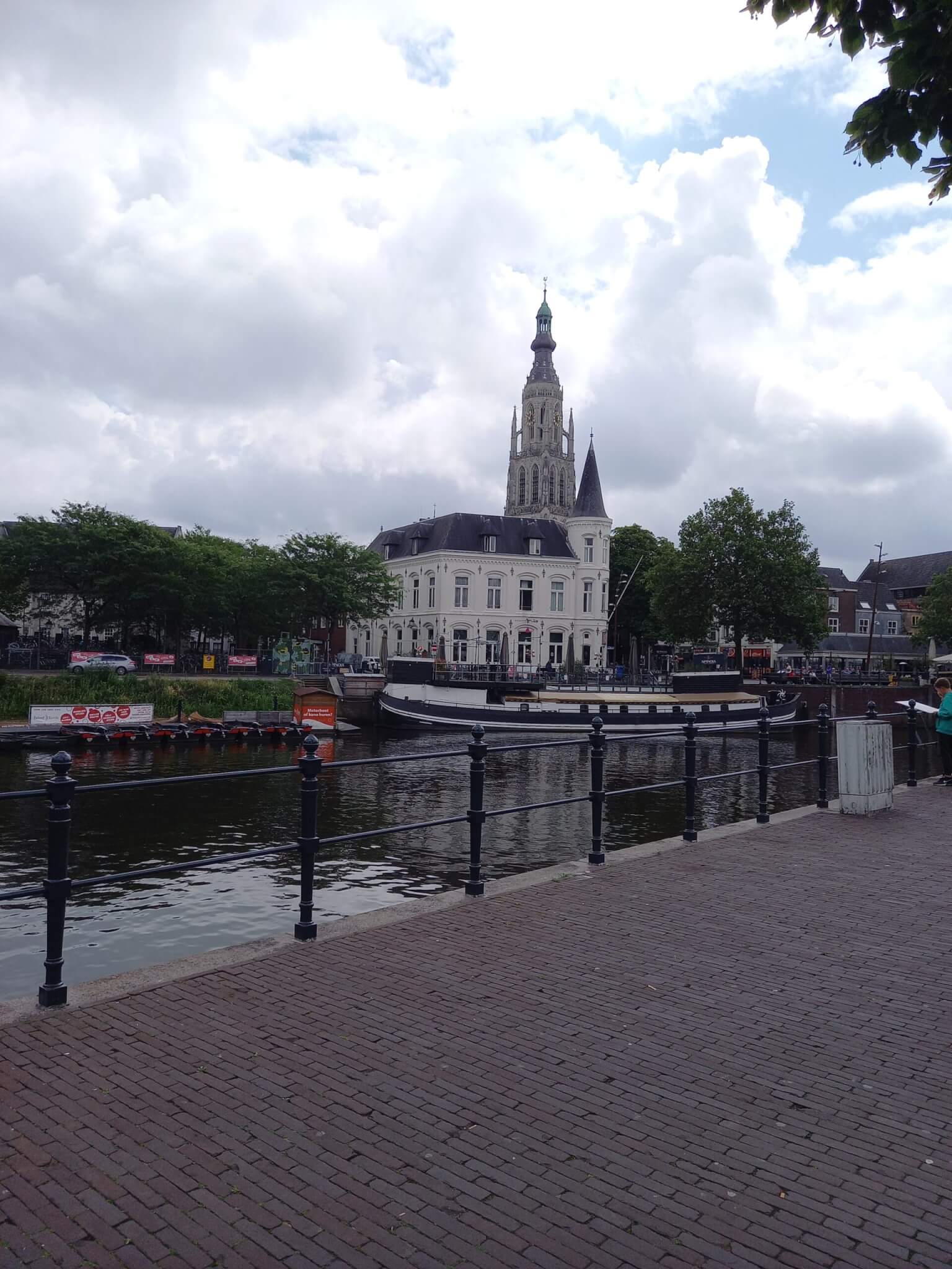 BREDA- STREETART TRIFFT HISTORISCHES - NORDISCHES REISEFIEBER
